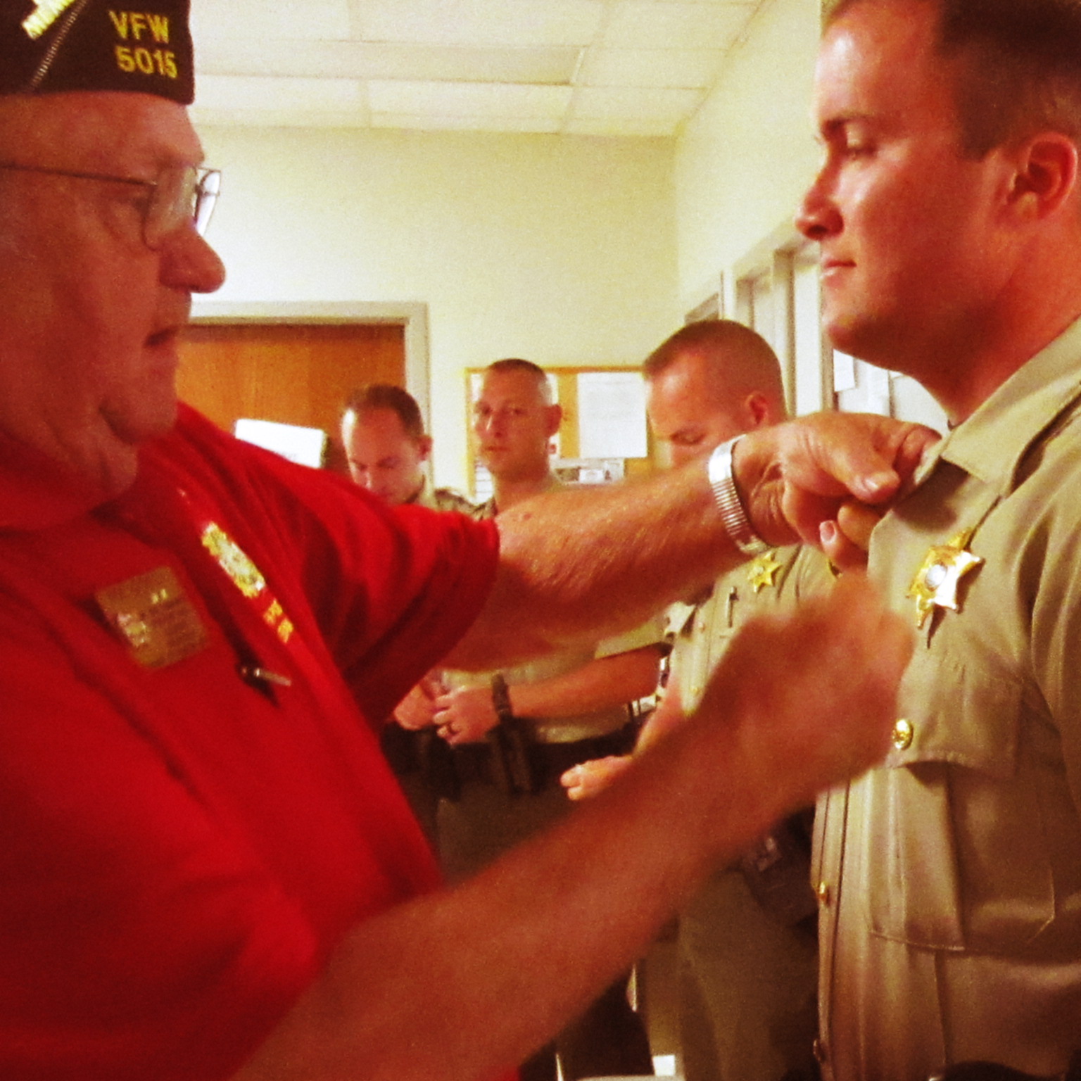 VFW Post 5015 in Lebanon Presents American Flag Pins to WCSO – Wilson ...
